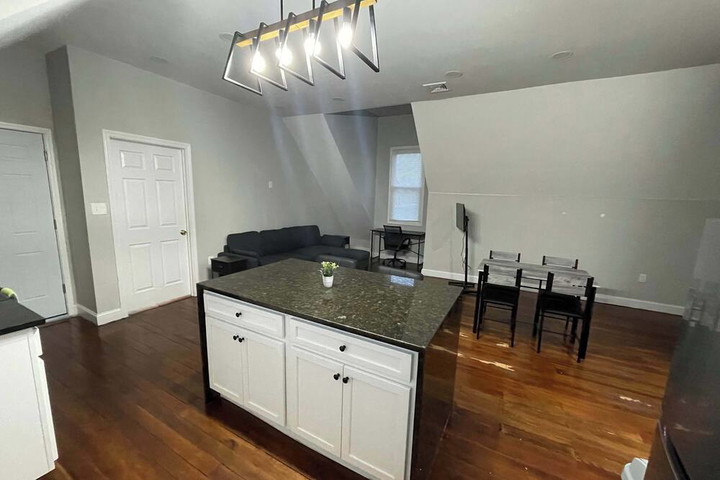 2br Apartment Near Wesleyan 301 - Cromwell, CT