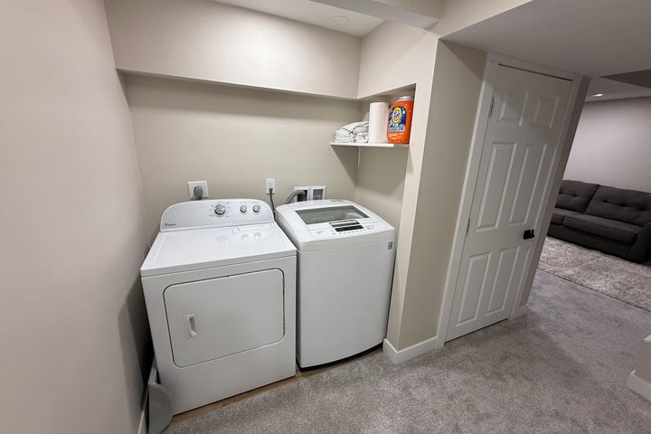 3 Bed 2 Bath Modern Style Home! Walk To Avera And Close To Downtown. - Sioux Falls, SD