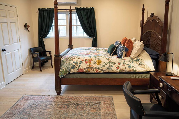 Cozy Suite W/ Private Terrace Central Location - Hendersonville, NC