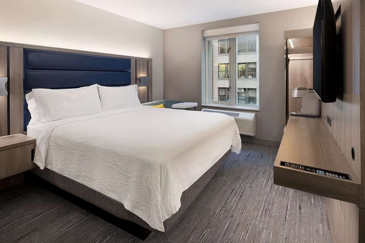 Near Madison Square Garden + Free Breakfast & Gym - New York