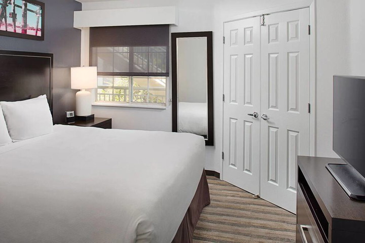 Spacious 1br Suite W/ Full Kitchen, Outdoor Pool, And Excellent Breakfast - San Mateo, CA