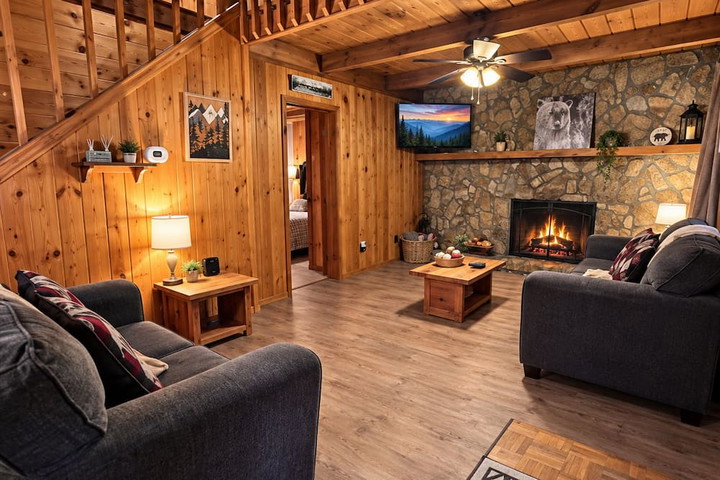 Bigfoot's River Retreat - Mineral Bluff, GA