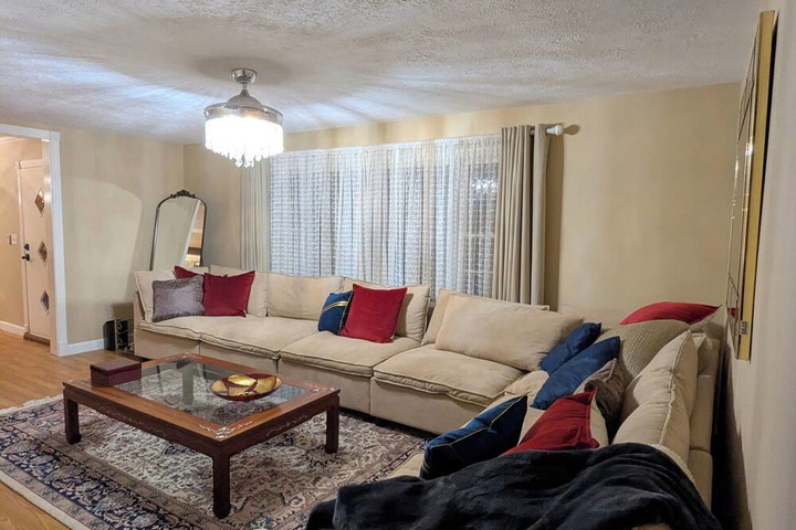 Beautiful  Home With 4 Community Areas And 5 Bedrooms. - Greenwood, IN
