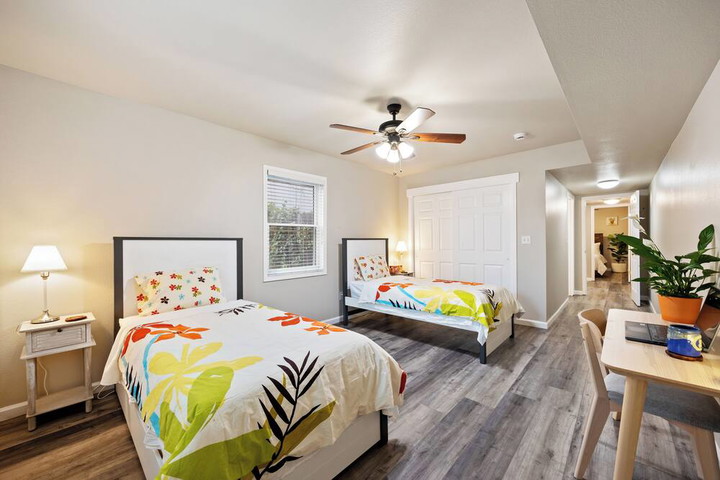 Charming Midtown Home W/king Bed, Private Parking, Near Sutter Medical - 새크라멘토
