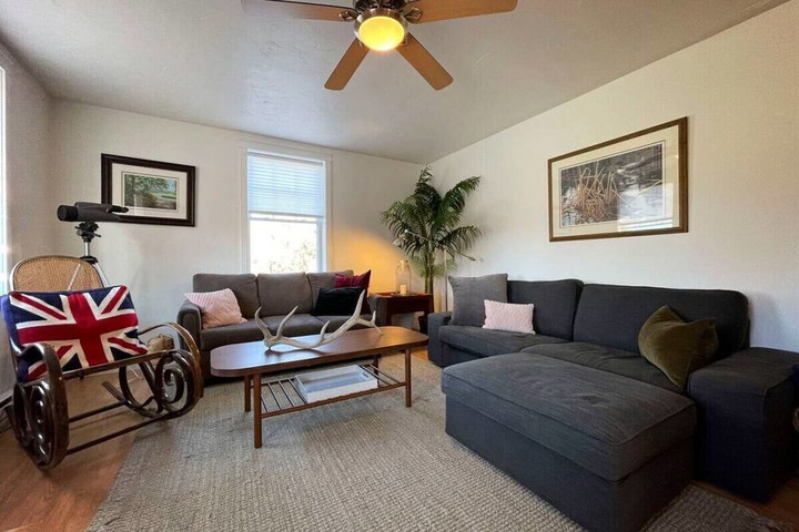 Relax In Style & Comfort In South Bay, Pec - Prince Edward County