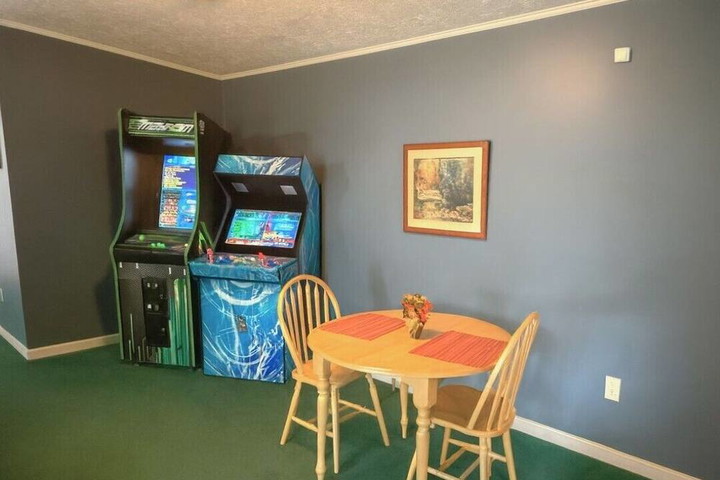 Mountain Stream-4 Bed-river -Walk To Downtown Pigeon Forge\\free Tickets - Pigeon Forge, TN