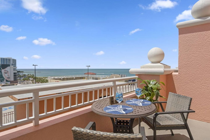 Beachside Oasis W/ Beautiful Gulf Views + Added Private Cabana Room With Direct Pool Access. Free Ti - Clearwater Beach, FL