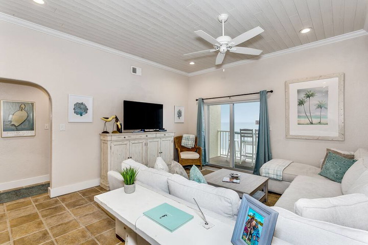 Beautifully Updated 2 Br W Extra Bunk Room, Family Friendly, Ocean Front Condo - Pensacola Beach, FL