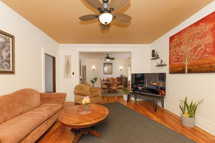 The Jewel: Spacious 3 Bdrm Victorian Apt W/ Sauna, Parking. Just 10 Mins To Nyc! - Hoboken, NJ