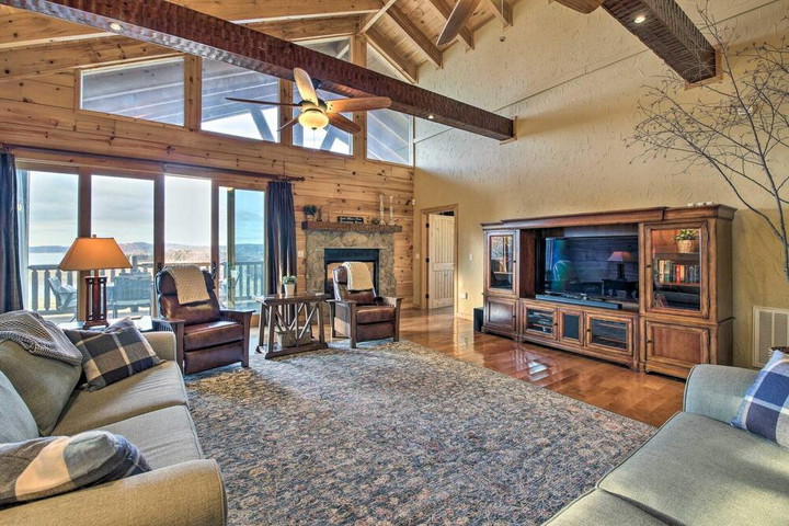 Great Family Retreat! Lakefront Property With Dock. Best Views! Near Dollywood - Jefferson City, TN