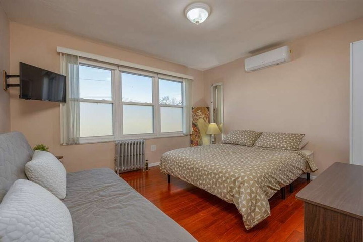 Chic 2-bedroom Apartment - Brooklyn, NY