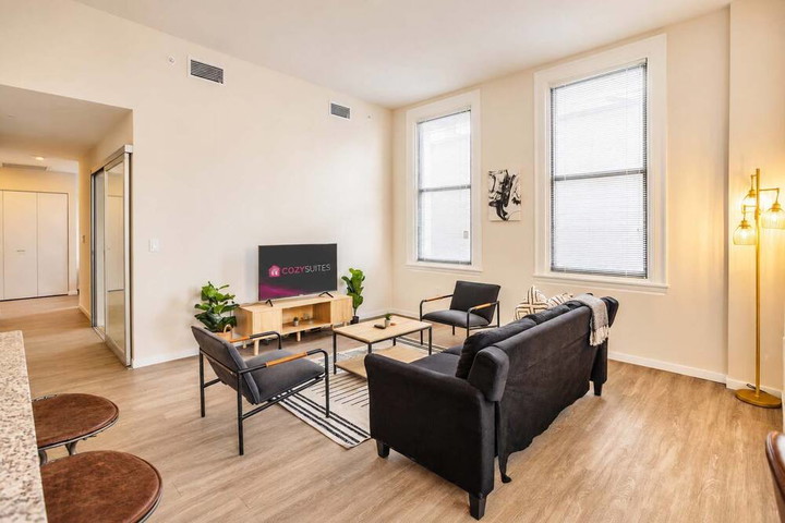 Cozysuites Sky Central #14 - Covington, KY