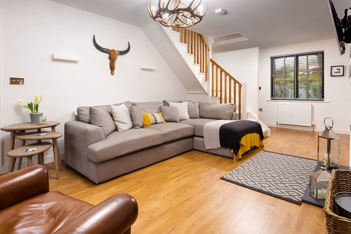 Foxrock, Pet Friendly, With Open Fire In Windermere - Ambleside