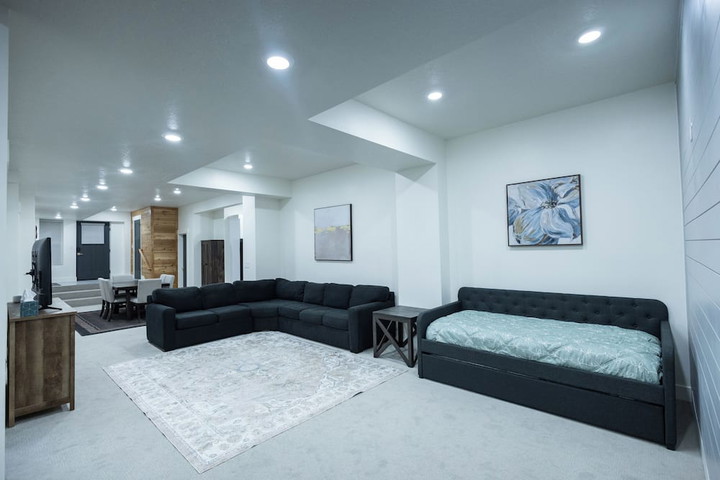 Spacious And Modern Basement Apartment In Serene Mapleton - Springville, UT