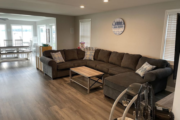 Large Waterfront Home At The North End Of Conesus Lake With Garage Game Room! - Lima, NY