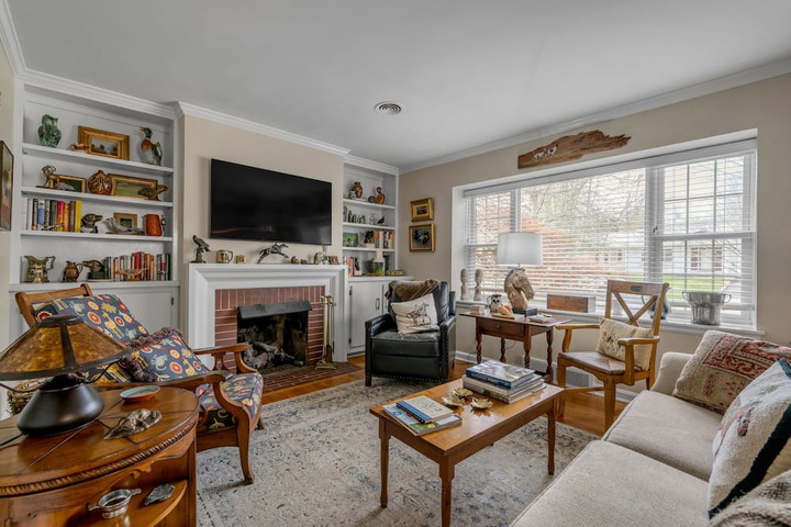 Cute Bungalow Located In The Fairwood  Neighborhood Of Lexington. #15081244-1 - Lexington, KY
