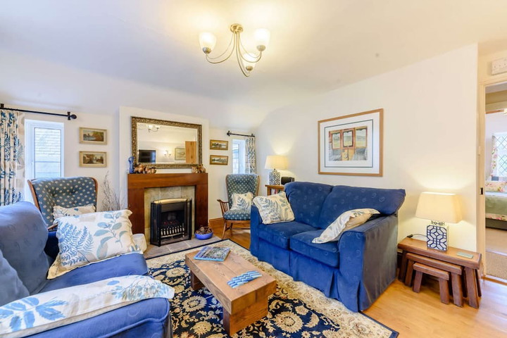 Beautiful Three Bedroom Family Friendly Costwold Holiday Cottage - Rose Tree Cottage,  Stroud - Stroud