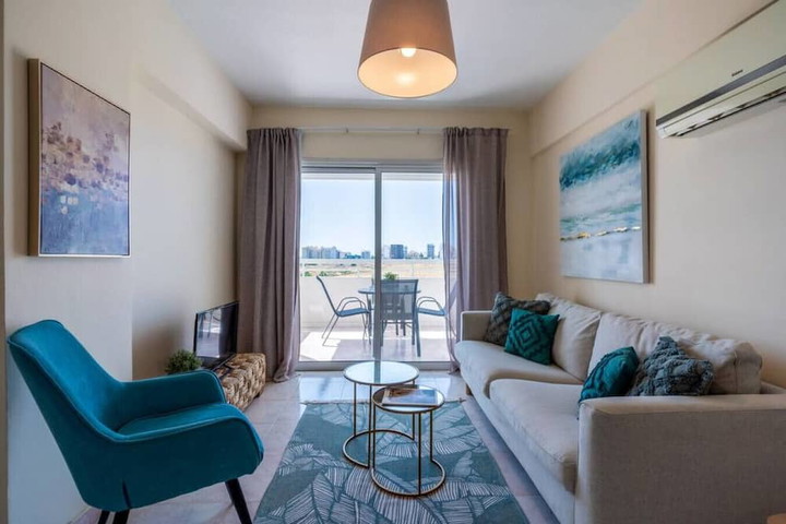 Sunny 2-br Apartment In Mackenzie - Lárnaka