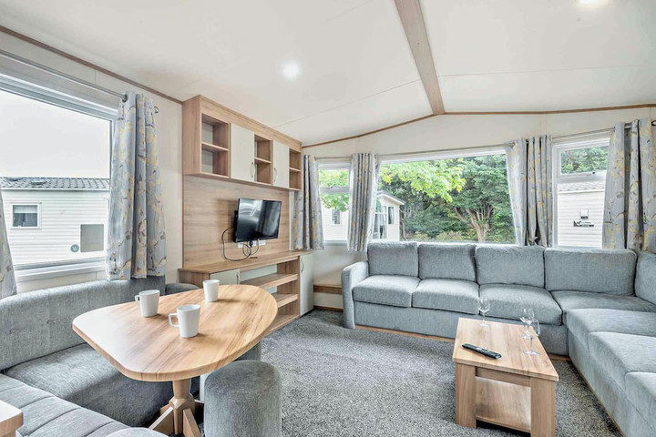 Gold 3 Bedroom Caravan, Sleeps 8. With Parking - Windermere