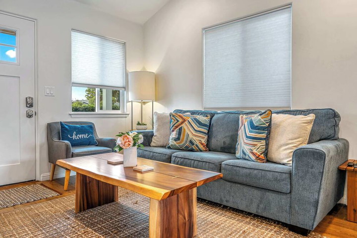 Del Monte Beach Cottage Sleeps 4 With Private Yard - Monterey, CA