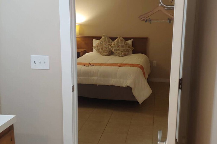 Single Level Double Queen Beds Cabin 2 W/ Carport - Kerrville, TX