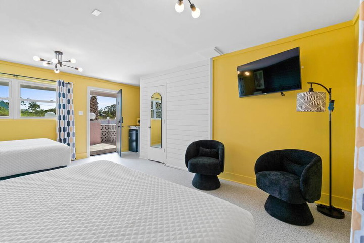 Gracie Fontaine | Sunny Yellow Boutique Suite - Port St. Joe