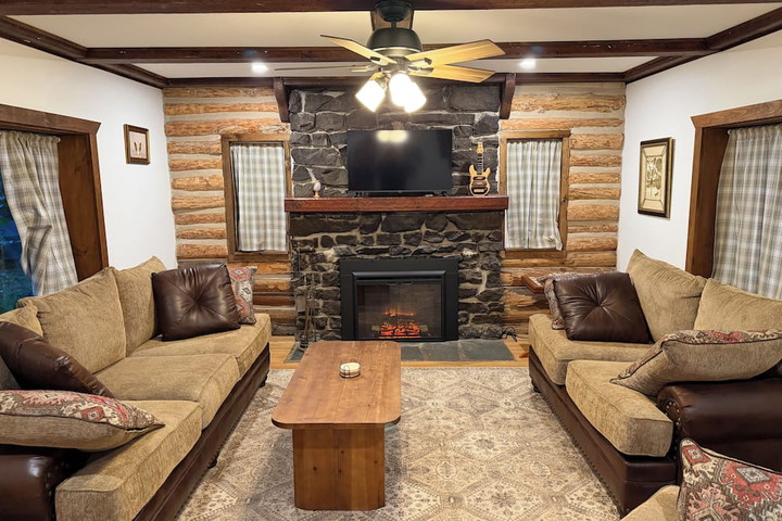 Fully Restored Log Cabin 3-bedrooms, 1 And One 1/2 Bathrooms .In Tupper Lake - Tupper Lake, NY