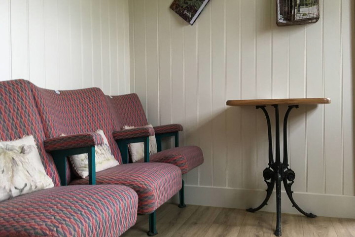 Shepherd's Hut (Deluxe). Beautiful 1 Bedroom, With Patio, Ideal For Couples. - Fordingbridge