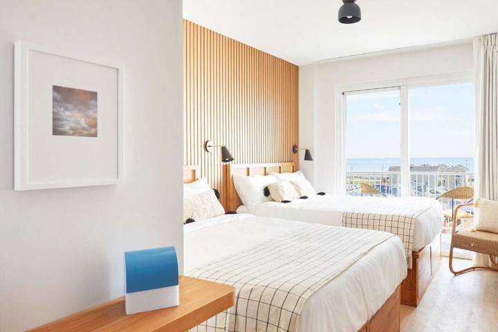 Rockaway Beach Stay | Pool. Rooftop. Dining + Spa - Rockaway Beach, NY