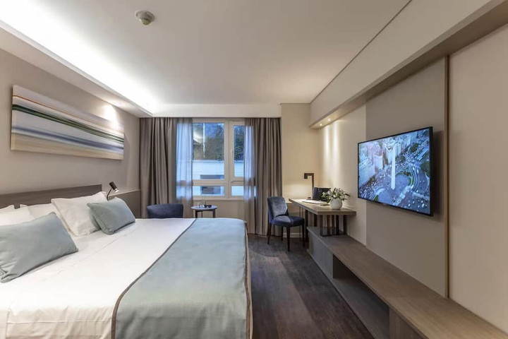 Group City Getaway! 3 Elegant Units W/ Lounge Bar, Spa, & Cultural Sights! - Buenos Aires