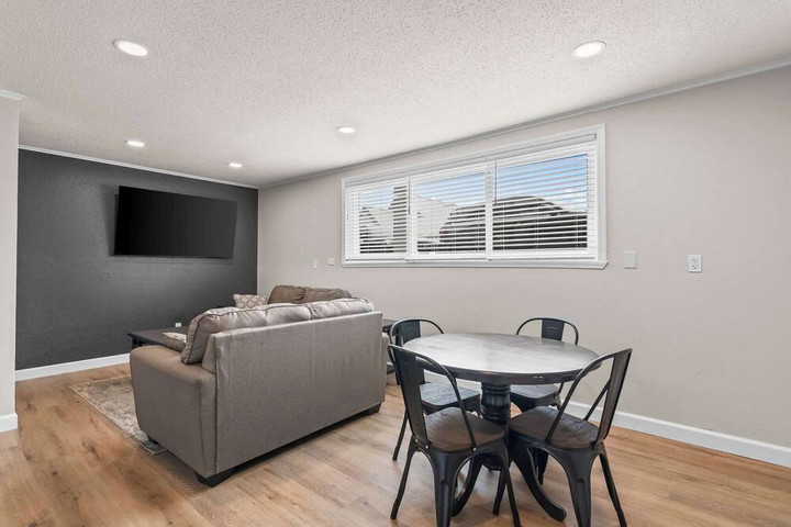 Newly Renovated Unit In Central Spfld! #104 - Springfield, IL