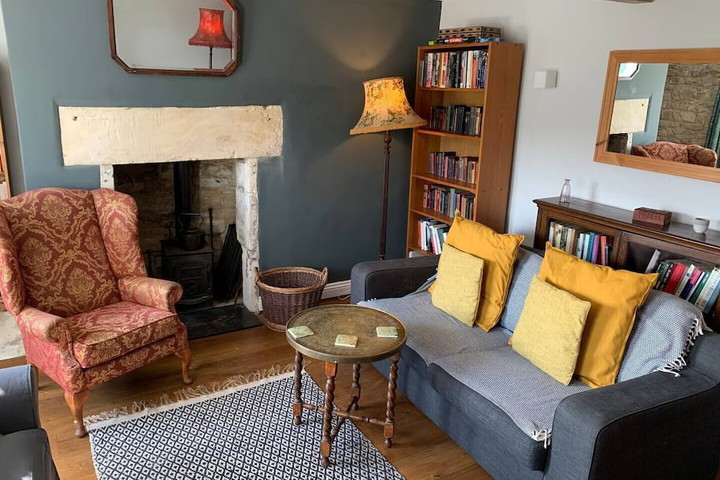 Traditional Cotswold Cottage With Stunning Views And Walking - Stroud