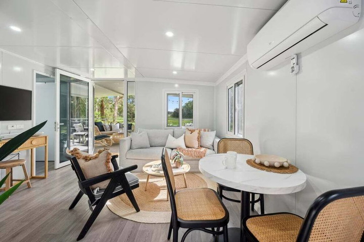 Leos Beach Hideaway, Stylish Tiny Home - Red Rock