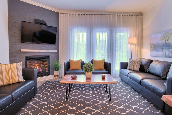 Luxurious 3 Bedroom Condo. 2 Minutes From Beautiful Mont Bromont. Citq#248275 - Granby