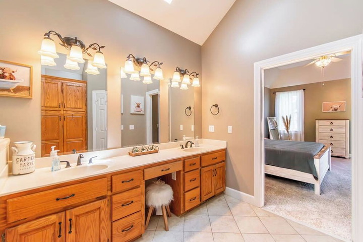 4 Bedroom Lake Front House 5 Mins From Liberty With Private Ramp And Dock! - Lexington, SC