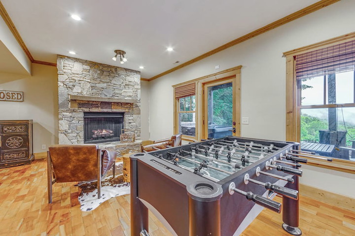 Franklin Cabin W/ Hot Tub, Theater & Fire Pit! - Franklin, NC