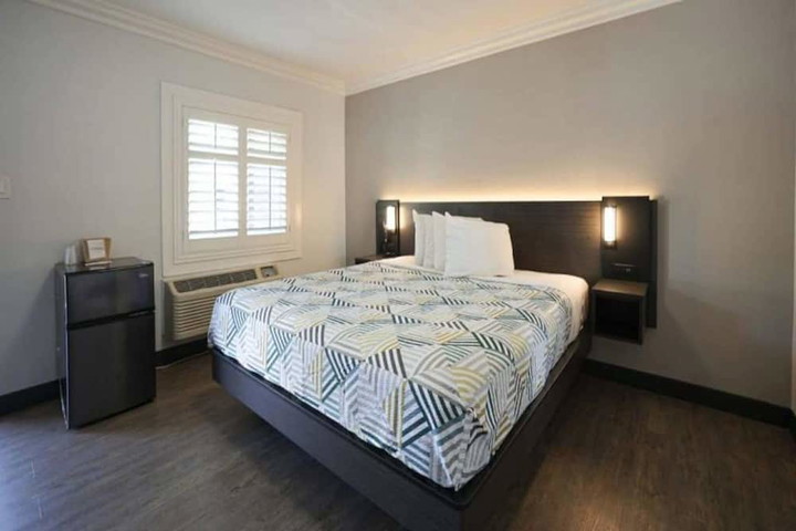 1 King Bed | Non-smoking, Micfridge - Irvine, CA