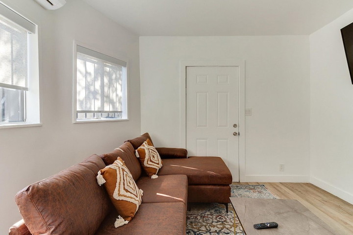 Modern 3 Bedroom Apartment In San Fernando - Santa Clarita, CA