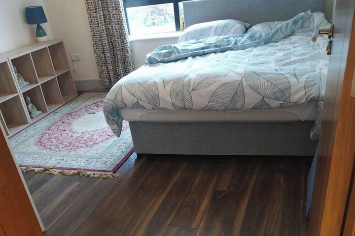 House Sleeps 11 With Parking - 