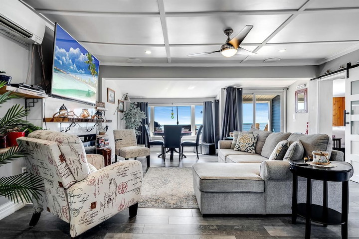 Charming Cottage On Lake Erie For An Unforgettable Kingsville Getaway In Ontario - Kingsville