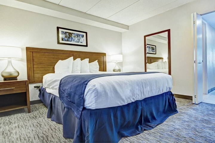 Wyndham Inn On The Harbor 1-bedroom Suite  Coastal Charm In Newport, Ri - Newport, RI