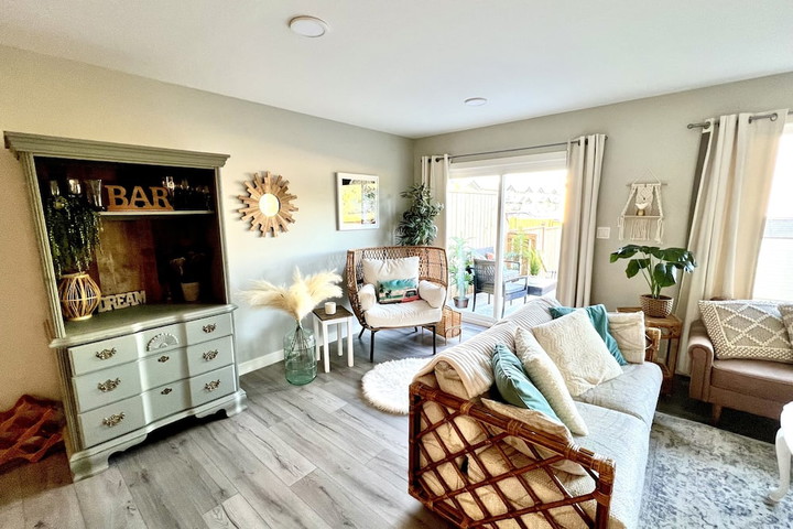 Gorgeous Townhome 5 Min Walk To The Stunning Lake. - Sylvan Lake, AB