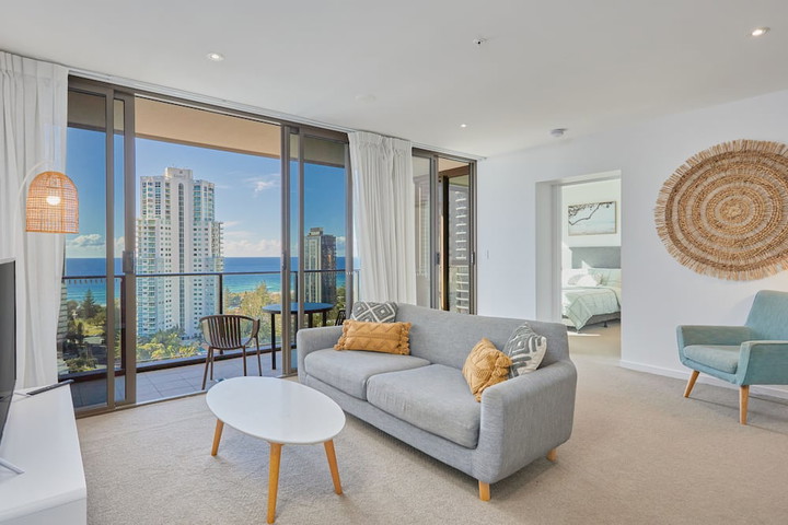 Ocean View Apartment In Central Broadbeach - Broadbeach