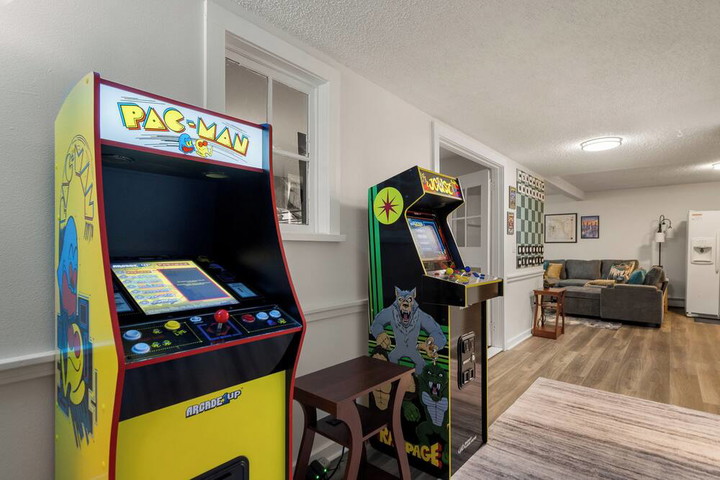 5-bedroom House With Sauna, Hot Tub, Ranch Pool, Arcades, Private Gym, & Bikes - Glenwood Springs, CO