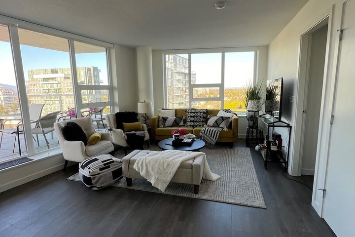 A Brand New Luxury Apartment In Richmond,200 Mts From Skytrain And Mall. - Richmond