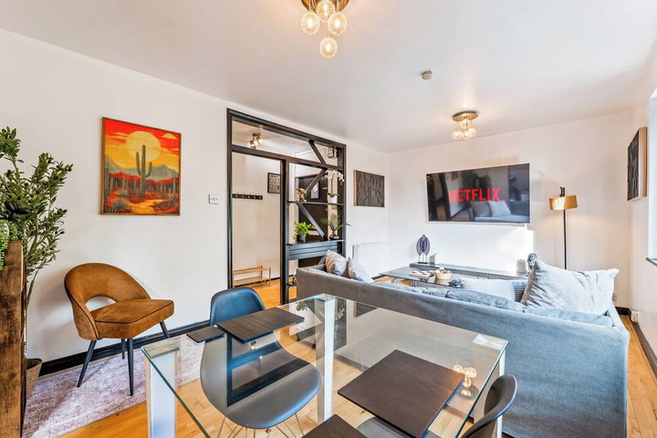 Stylish 2 Bedroom Apartment With Free Parking Near City - Solihull