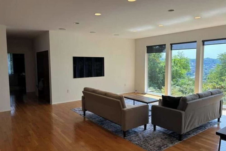 Modern Luxury Steps 0.4 Mi From Stadium - Cheat Lake, WV