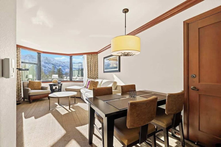 6th Floor Fireplace Suite, Everline Resort-views - Tahoe City, CA