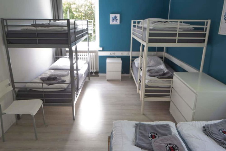 Flensbed - Five-bed Room With Shared Bathroom - Flensbed Hostel & Boardinghouse - Flensburg