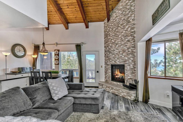 Lake Tahoe 2br  Condo With Lake Views, Pool, And Hot Tub Mv17 - Lake Tahoe